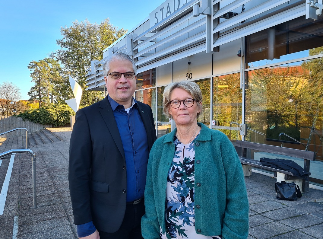 Vi vill stoppa Moderaternas besparingar på skola och omsorg - Centerpartiet